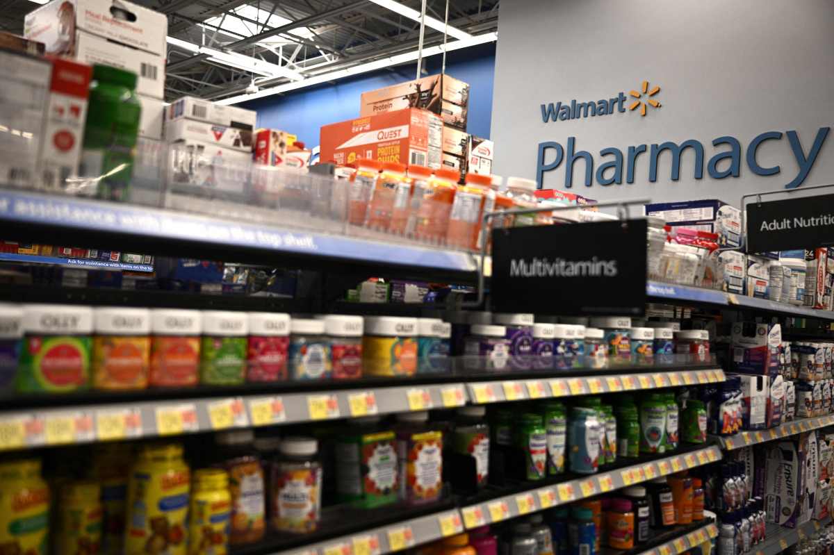 CVS, Walmart y Walgreens acuerdan pagar $13,800 millones de dólares por ...
