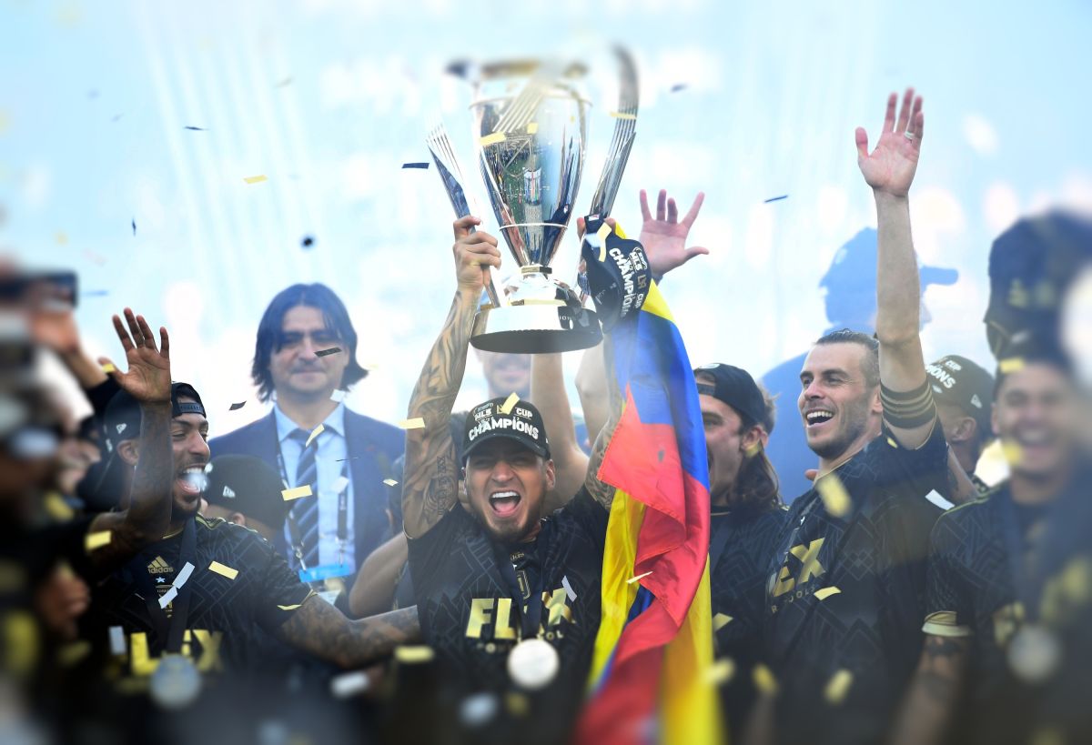 El Chicho Arango cruzó de rodillas todo el estadio tras ganar la Copa ...