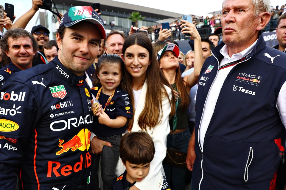 ‘Checo’ Pérez habría sido señalado por la mamá de Max Verstappen de ...