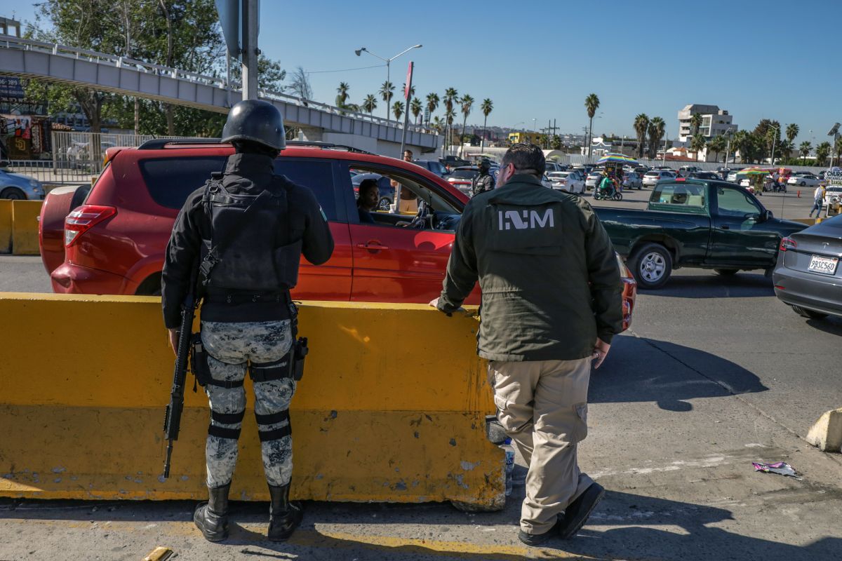 México instala nuevo punto de revisión fronterizo en Tijuana y causa ...