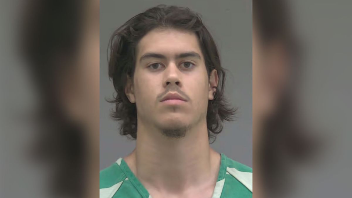 Un Jugador De Los Florida Gators Arrestado En Un Caso De Pornografía