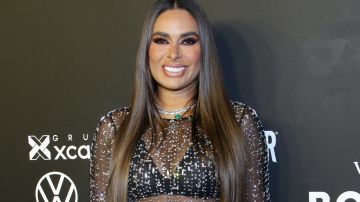 Galilea Montijo enciende las redes posando de espaldas con minivestido dorado - La Opinión