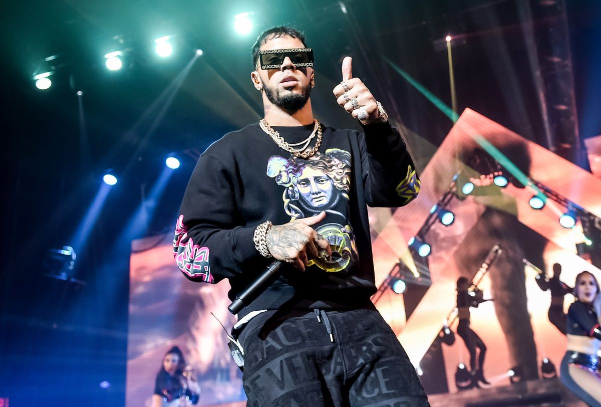 Ex de Anuel AA le da hasta con el balde en Instagram - La Opinión
