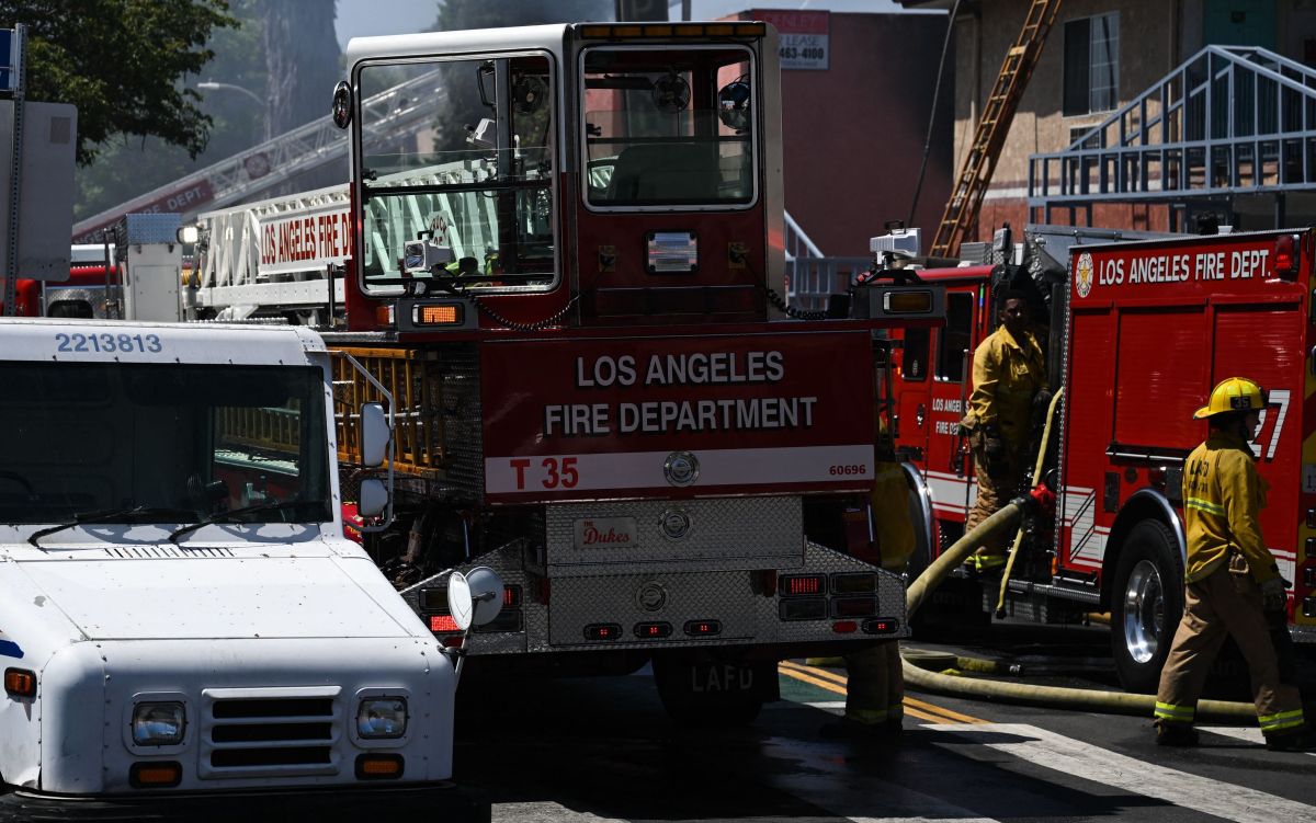 Incendio Arrasa Fábrica De Juguetes En Riverside Se Calculan Daños En 1 5 Millones La Opinión