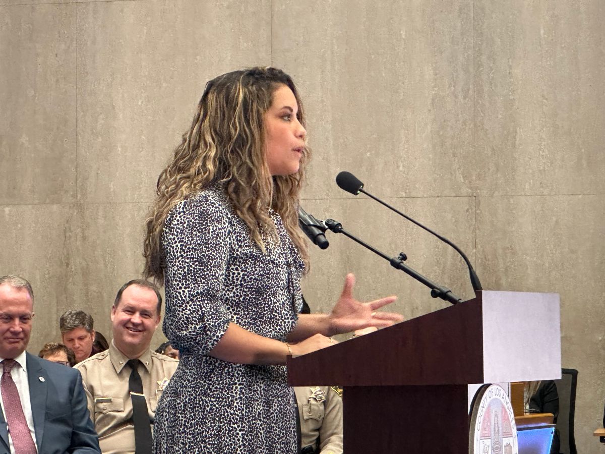 Robert G. Luna presta juramento como sheriff del condado de Los Ángeles ...