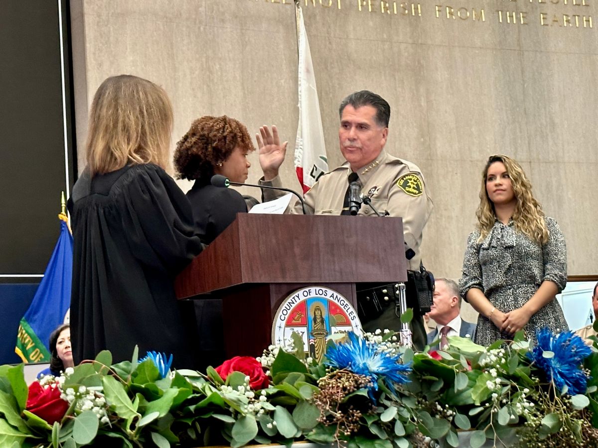 Robert G. Luna presta juramento como sheriff del condado de Los Ángeles ...