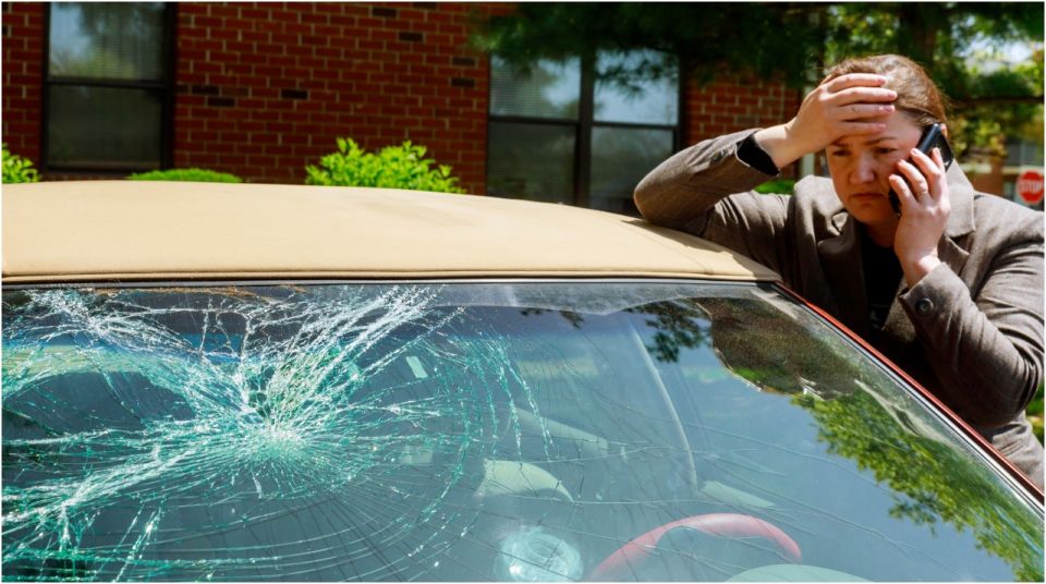 Lo que debes hacer en caso de tener el parabrisas de tu vehículo roto ...