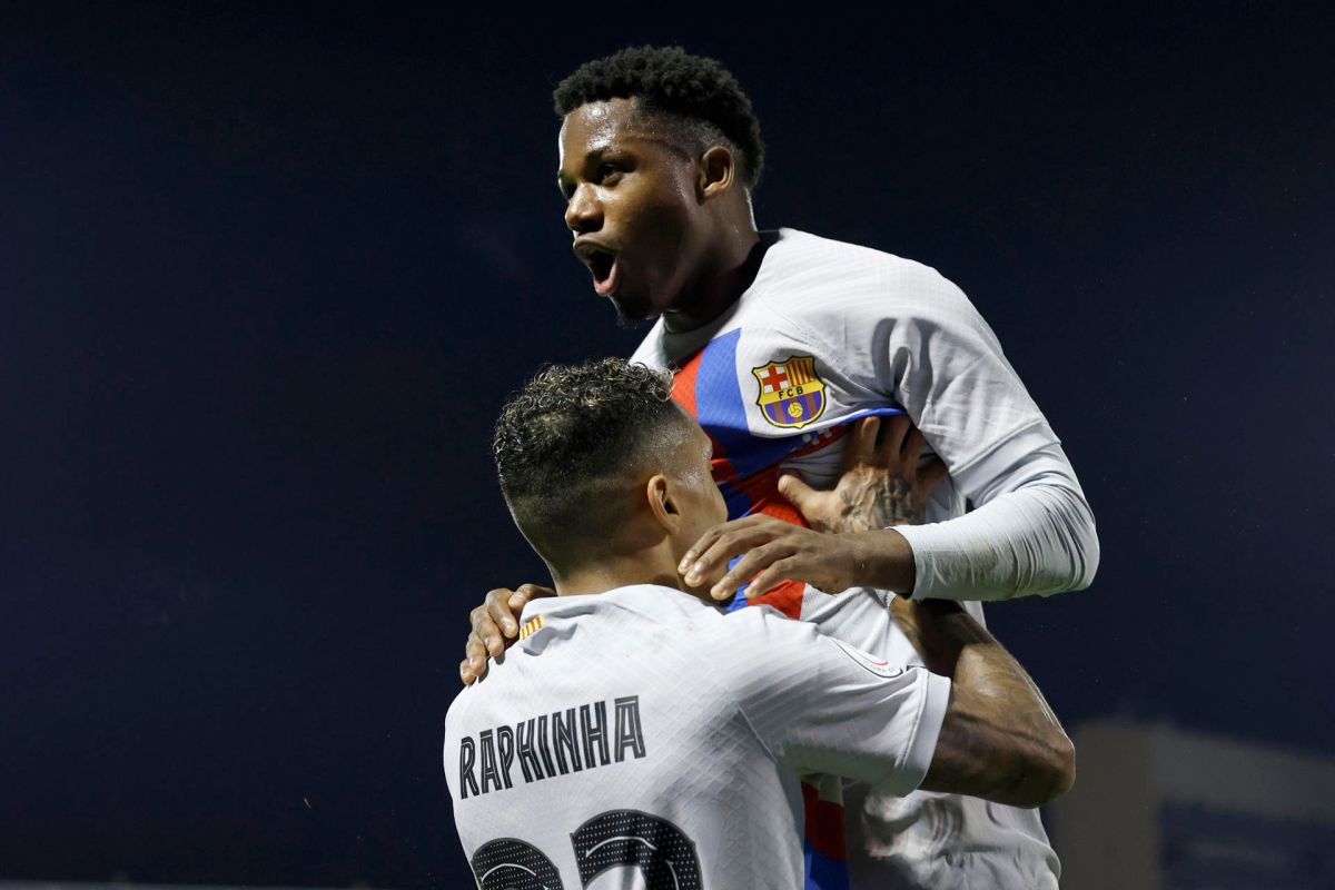 El FC Barcelona evita un desastre y accede a octavos de final de la ...