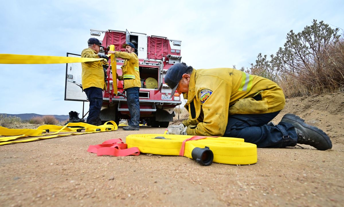 Dos adolescentes son rescatadas de vehículo accidentado que queda ...
