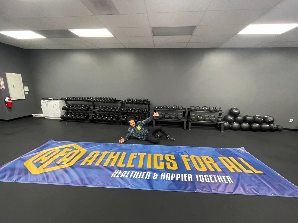 Beneficiario de DACA cumple su sueño: abre gimnasio en Azusa - La Opinión