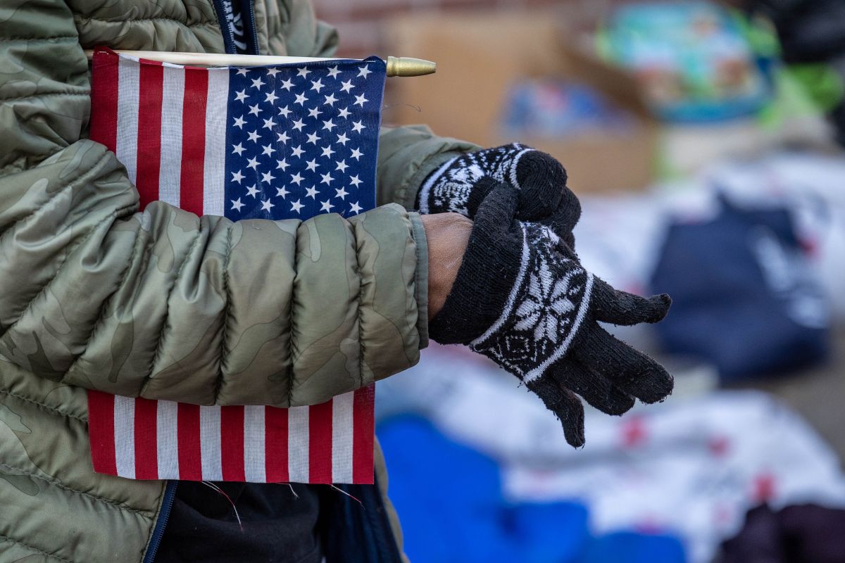 Inmigrantes llegan a la frontera para solicitar asilo a través de CBP ...