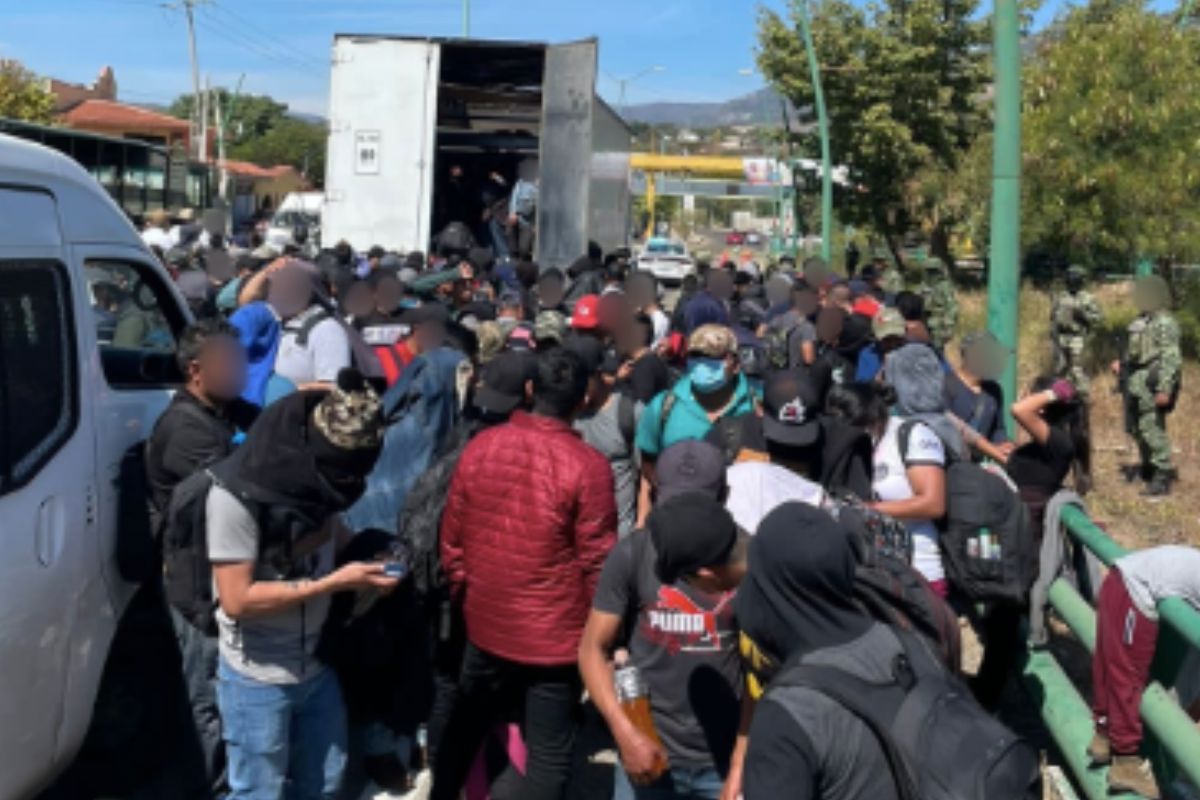 Rescatan a más de 200 inmigrantes hacinados en un tráiler en México ...
