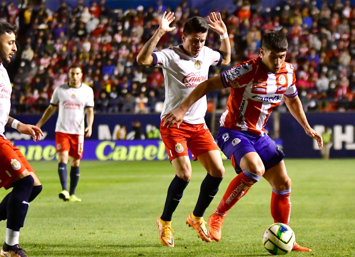 Noche para el olvido de Chivas: El Rebaño empata sin goles como ...