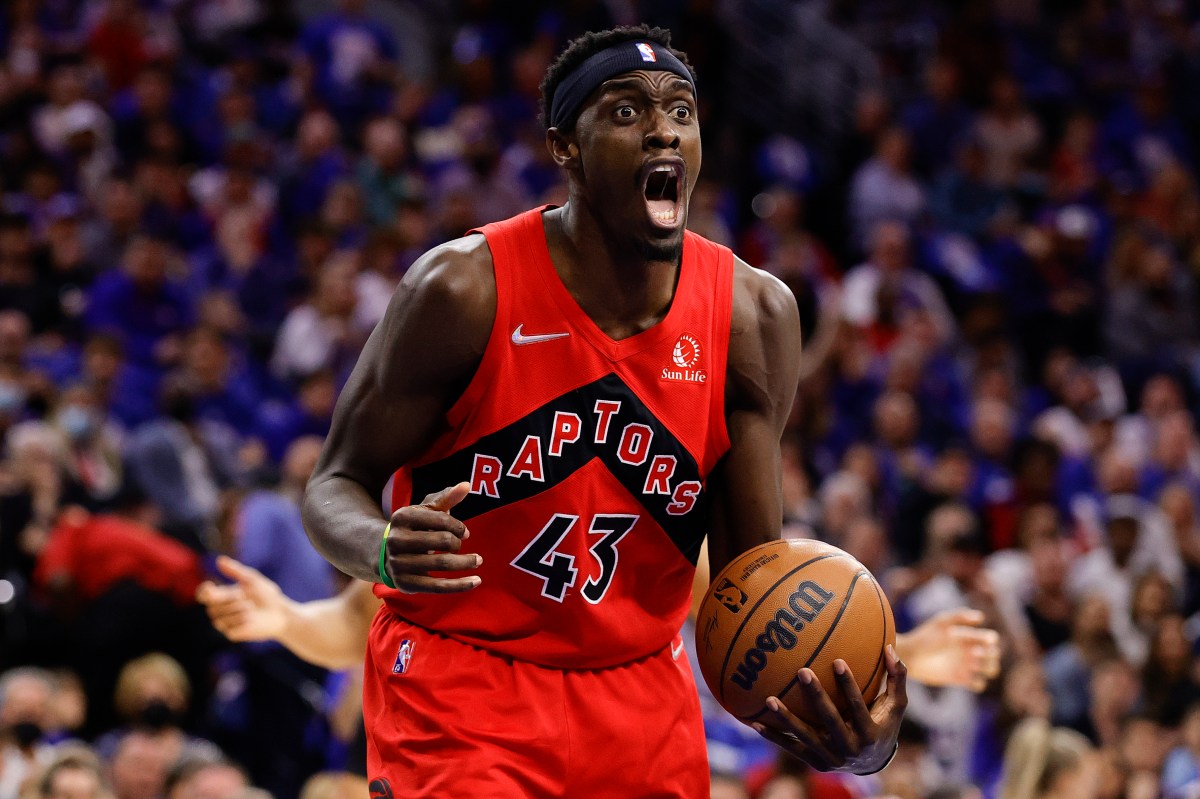 Pascal Siakam de los Toronto Raptors muestra desde los tabloncillos de ...