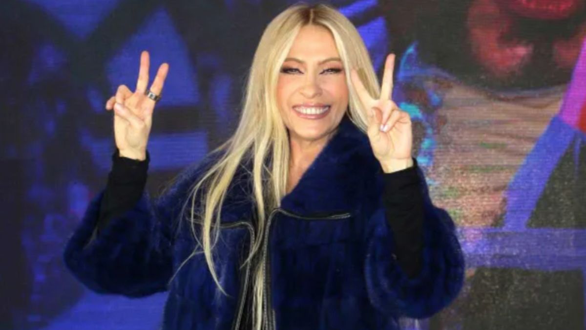 Yuri llega a los 59 años feliz y radiante - La Opinión