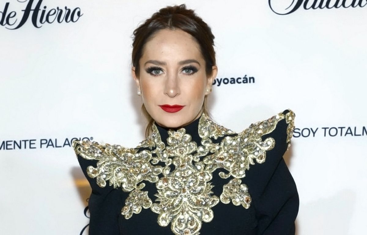 Geraldine Bazán muestra a una de sus hijas cantando el tema de Shakira ...