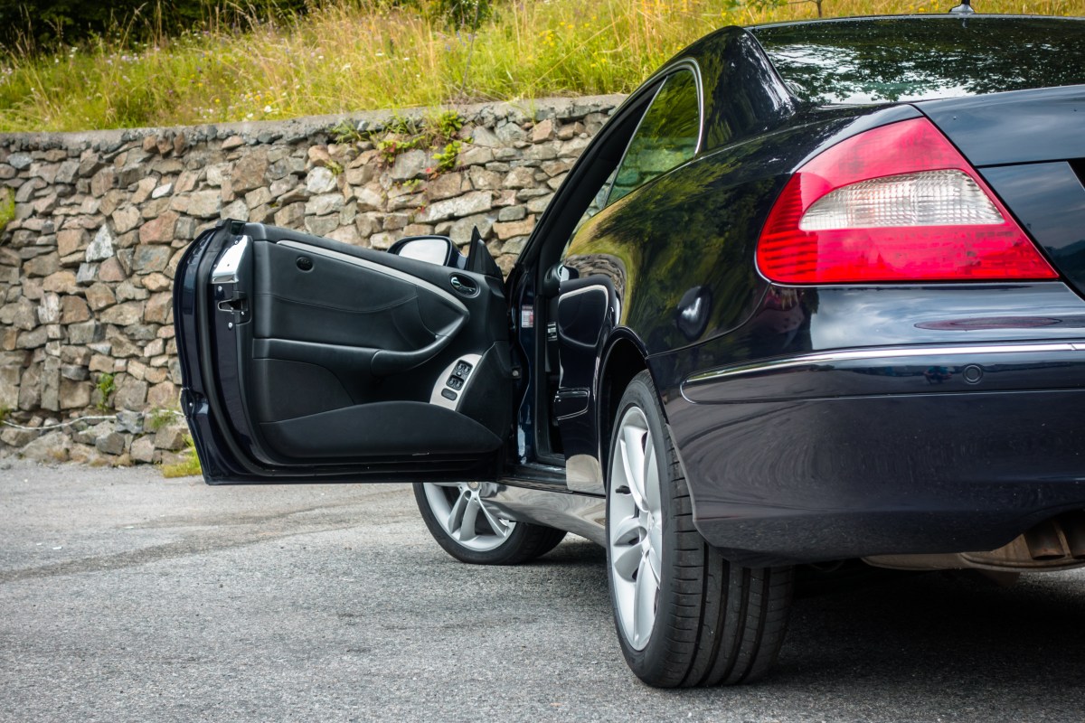 Cómo cuidar correctamente las puertas de tu auto - La Opinión
