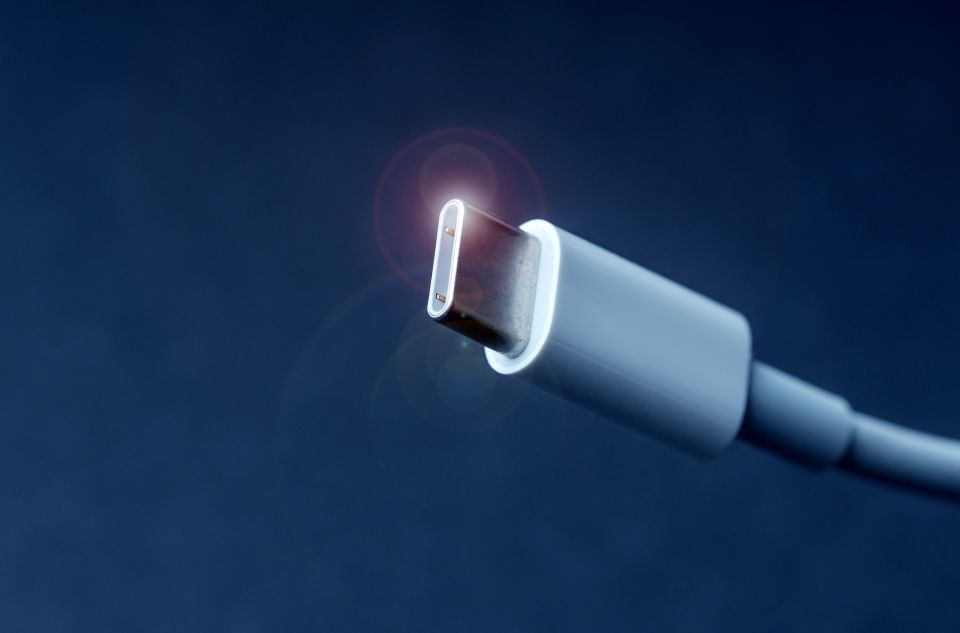 Cómo se diferencian los distintos tipos de cables USB-C - La Opinión