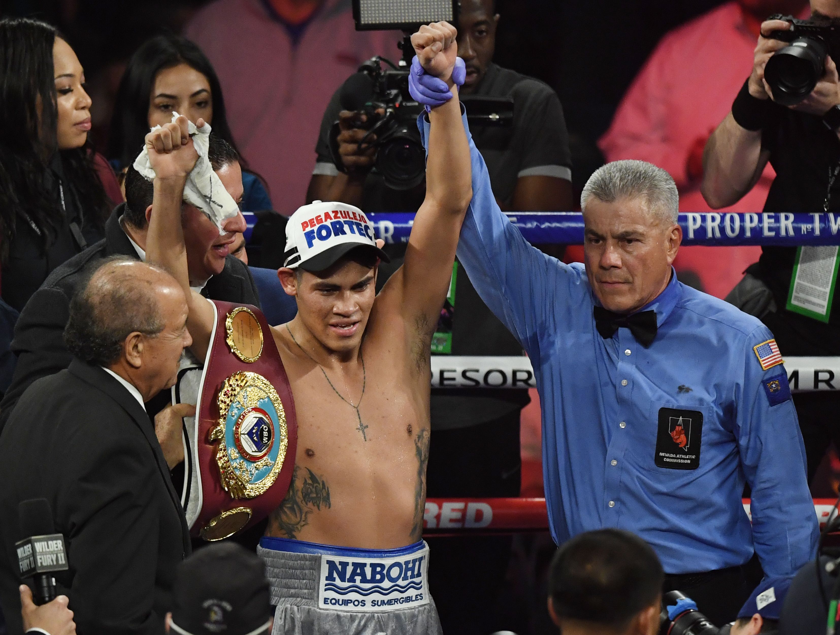 Emanuel "Vaquero" Navarrete sobrevive y luego noquea a Liam Wilson para ...