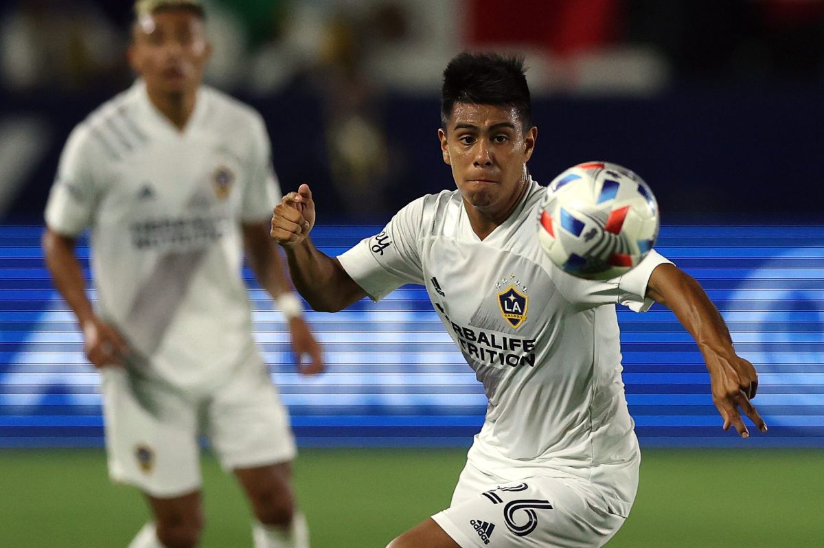 El mexicano Efraín Álvarez marcó golazo para darle la victoria al LA ...