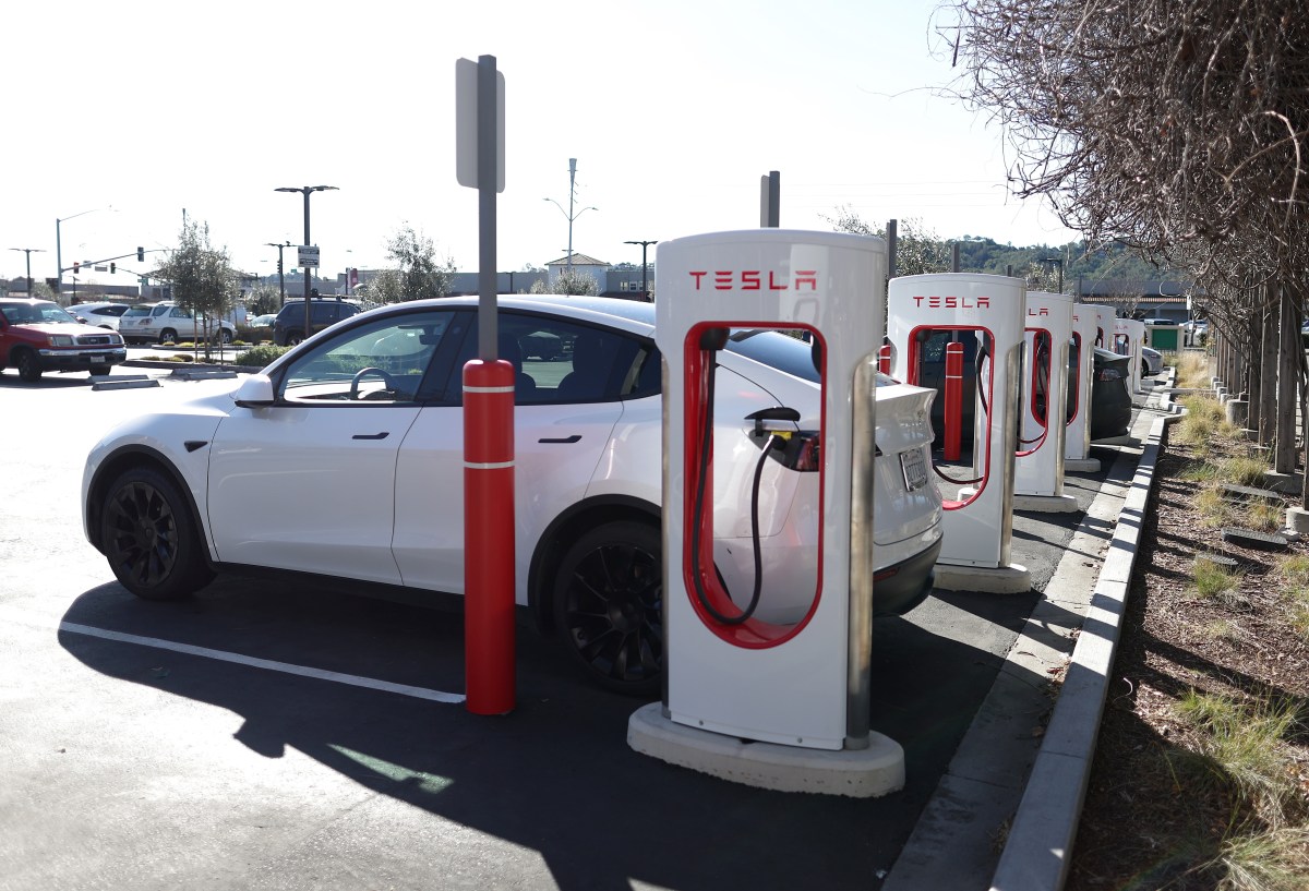 La Opinión Hoy: Tesla invertirá en México - La Opinión