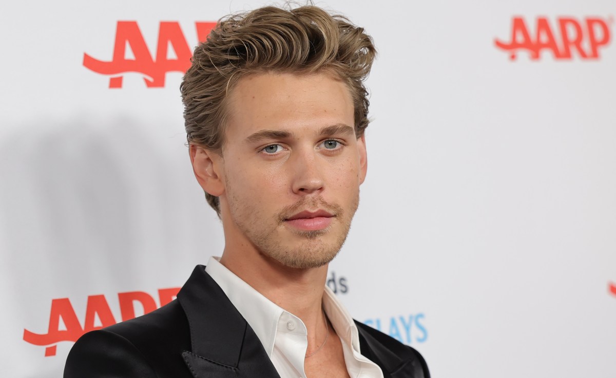 Austin Butler por fin ha dejado de hablar como Elvis Presley en su vida ...