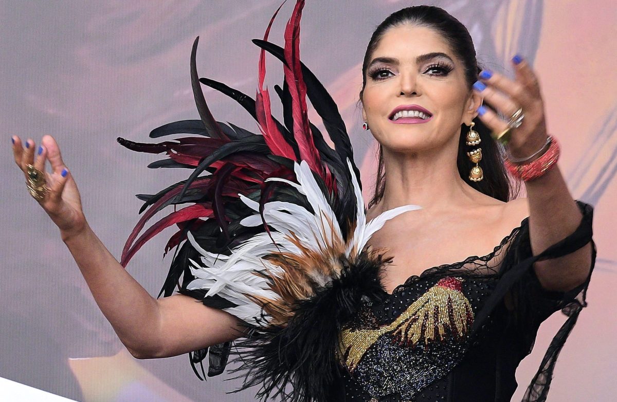 Ana Bárbara impacta con mensaje feminista ataviada en un revelador ...