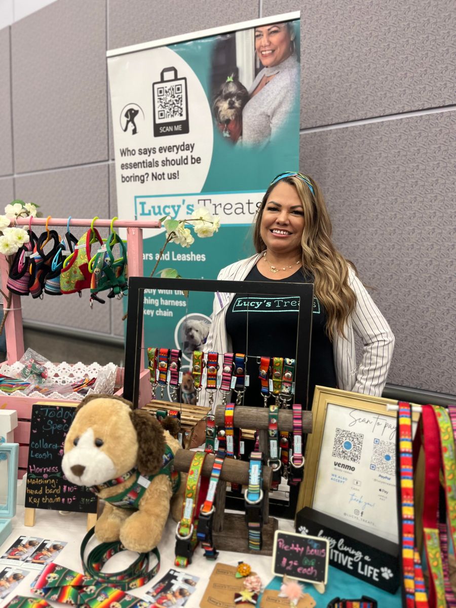 Madre crea marca de accesorios para mascotas en honor a Lucy, su ...