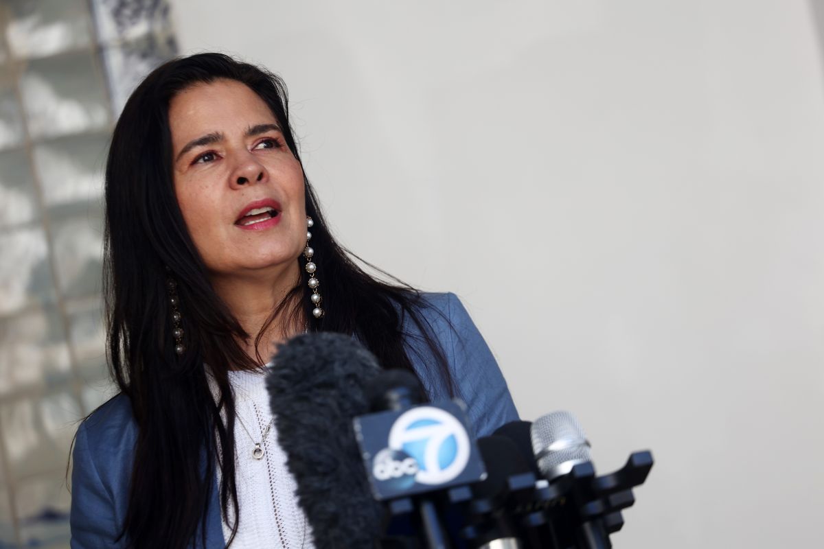 “La Opinión Hoy”: Renuncia la cónsul de México en Los Ángeles - La Opinión