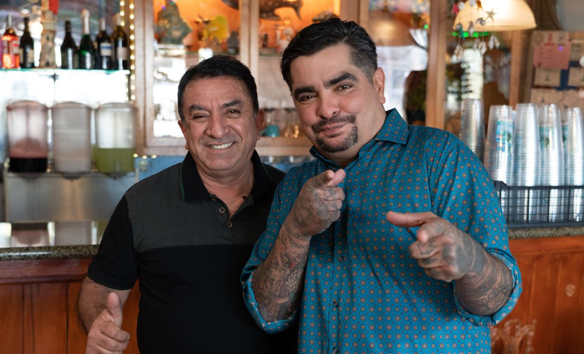 El chef Aaron Sánchez cambia la vida de las familias latinas con “El ...