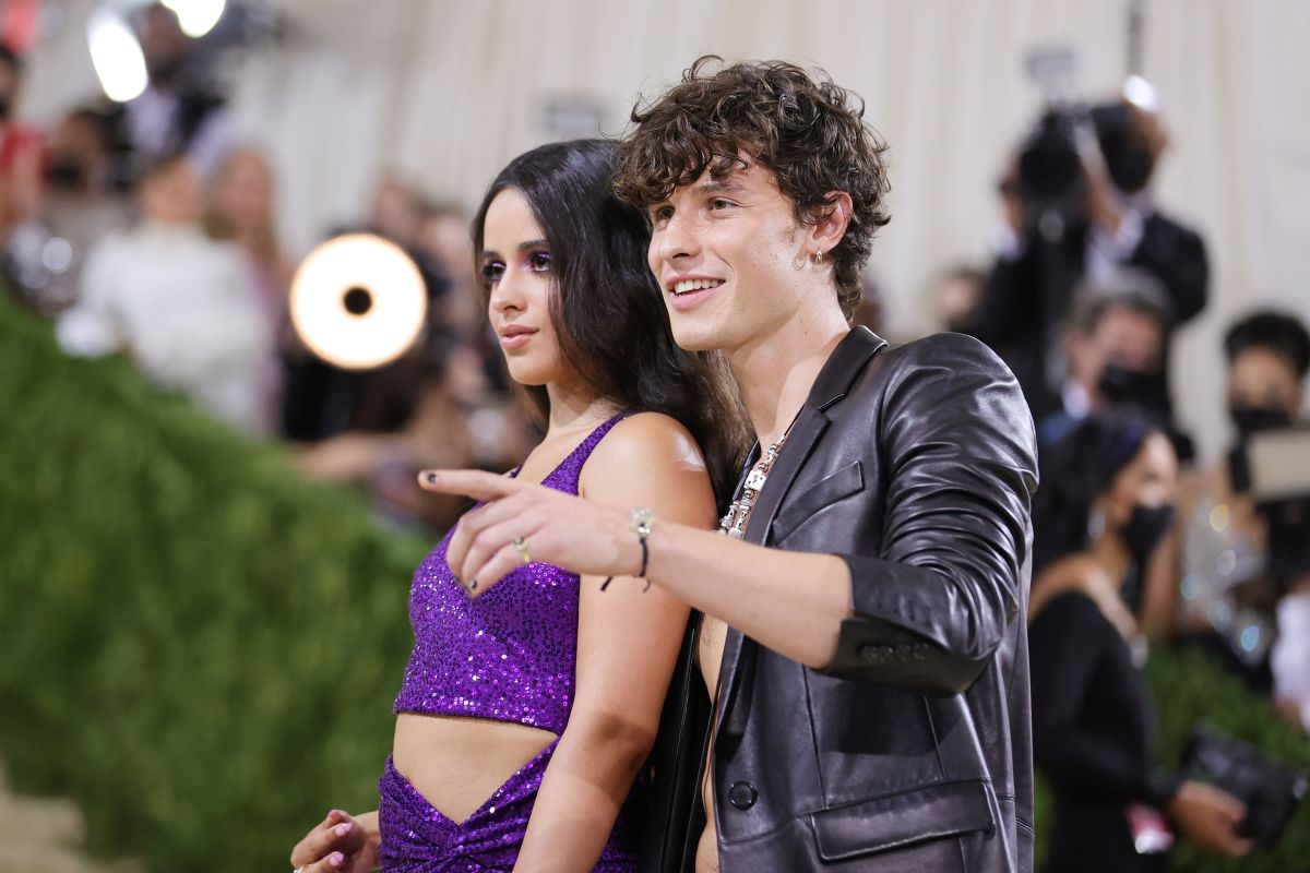 ¿Volvieron? Shawn Mendes y Camila Cabello fueron captados besándose en Coachella - La Opinión