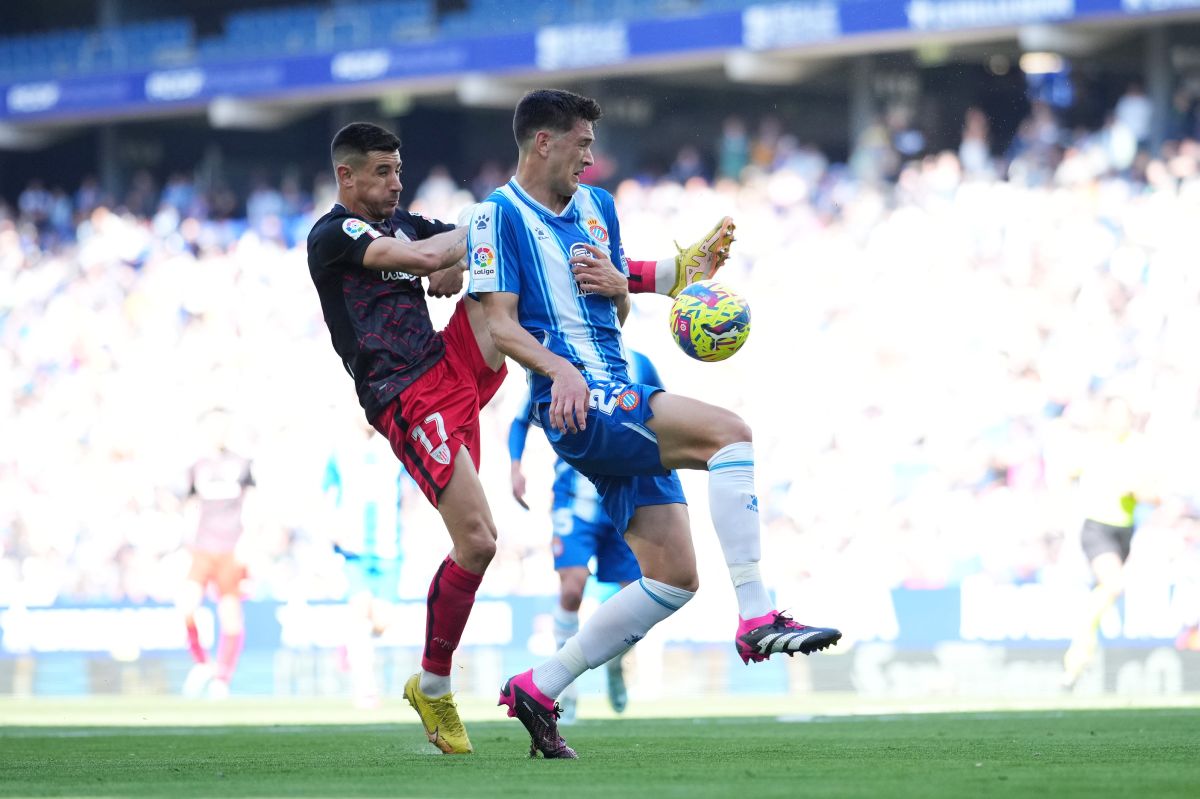 César Montes anotó su primer gol en Europa con una acrobática chilena ... César Montes anotó su primer gol en Europa con una acrobática chilena ...
