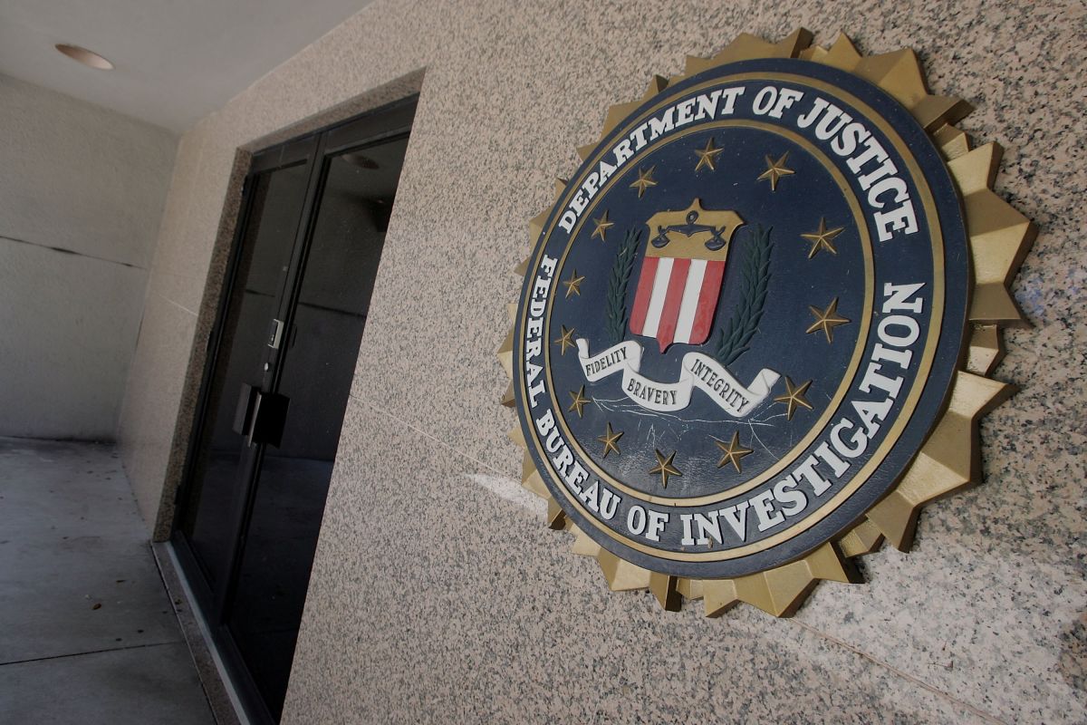 Republicanos investigan al FBI por usar a agentes encubiertos en ...