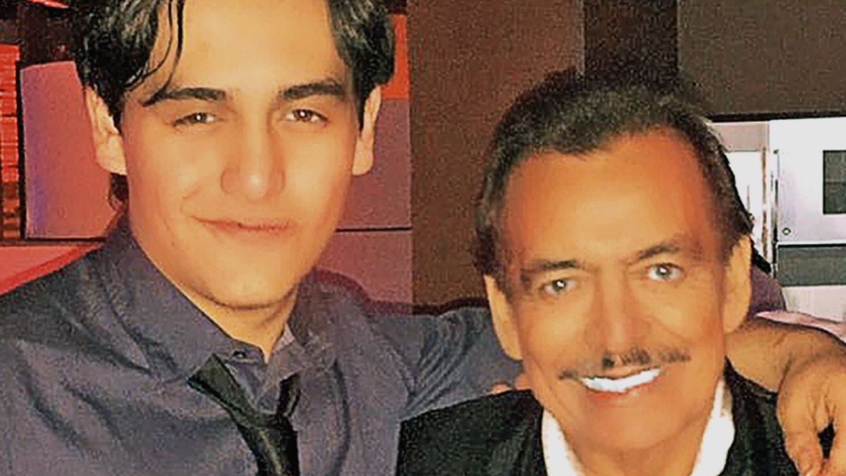 Así fue el día que Julián Figueroa apareció cantando junto a Joan ...