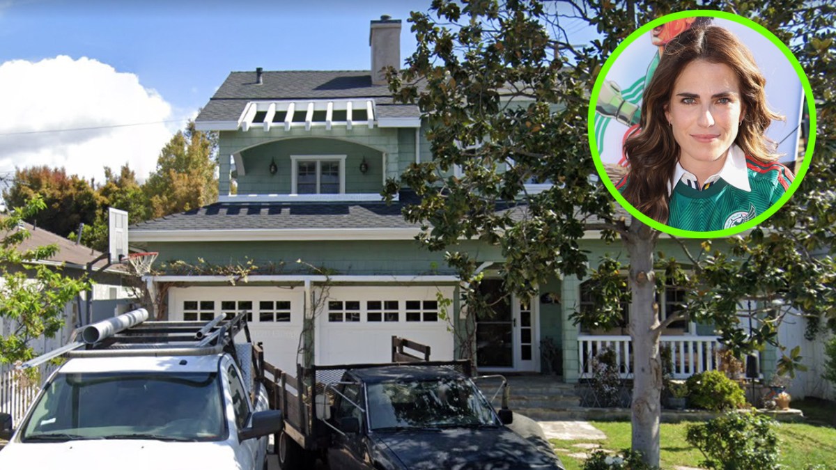 Conoce la colorida casa que la actriz Karla Souza compró en Pacific Palisades por $4,800,000 ...