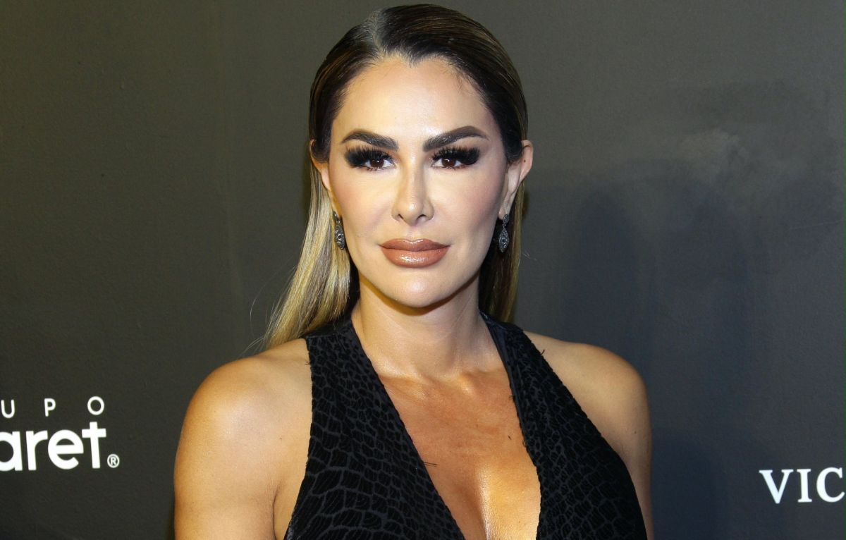 Ninel Conde posa en microbikini rojo, presumiendo un perfecto bronceado ...