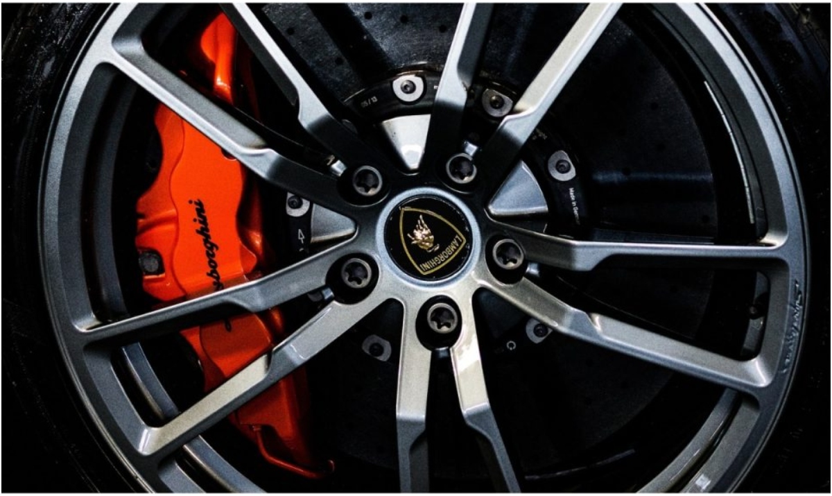 Cómo funcionan los frenos en las carreras deportivas - La Opinión