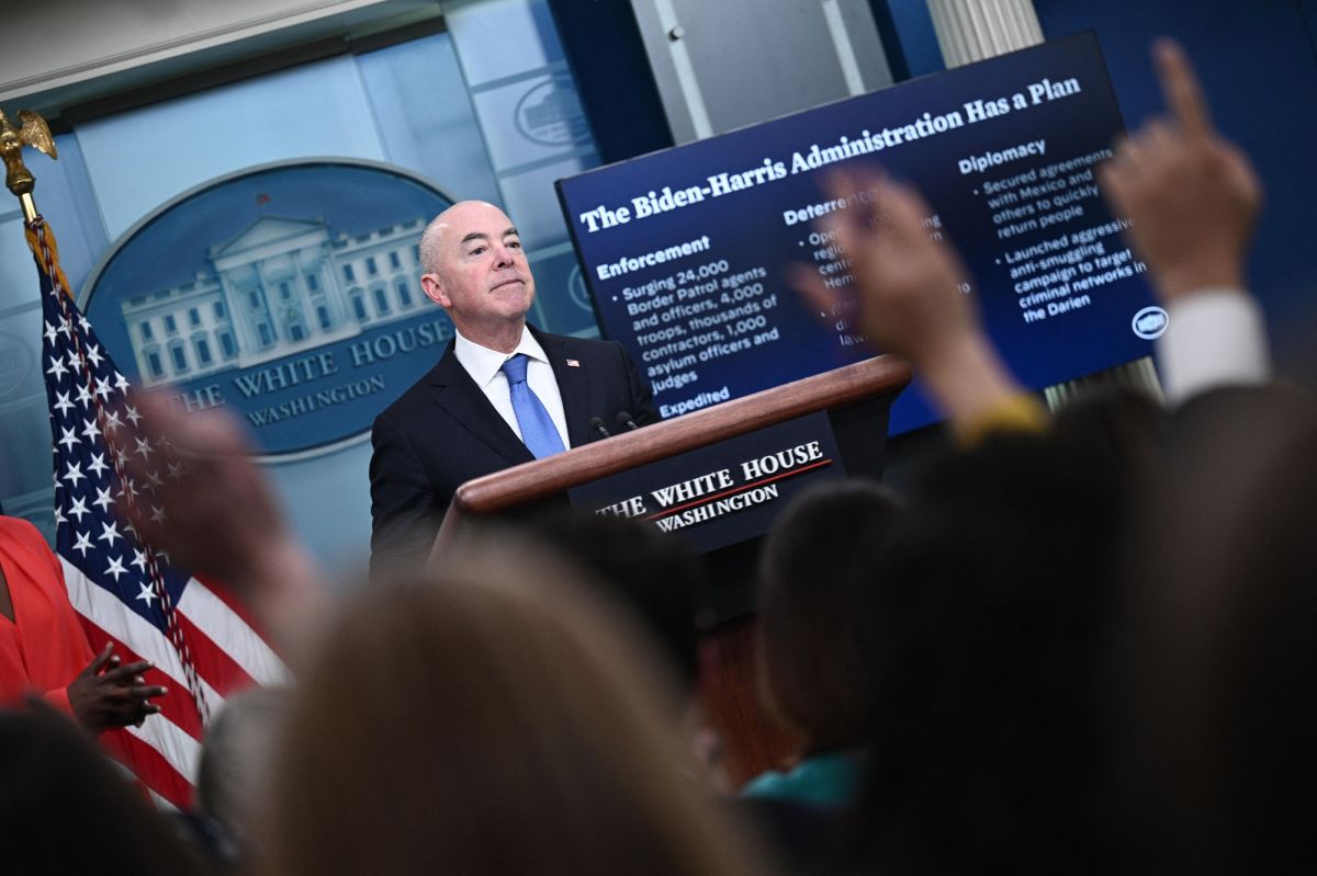 Mayorkas advierte “consecuencias” en la frontera y señala que es “muy pronto” para evaluar ...