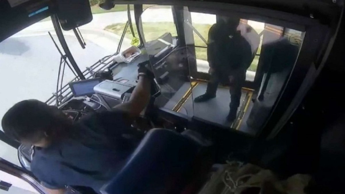 VIDEO: impactantes imágenes muestran tiroteo entre conductor de autobús ...