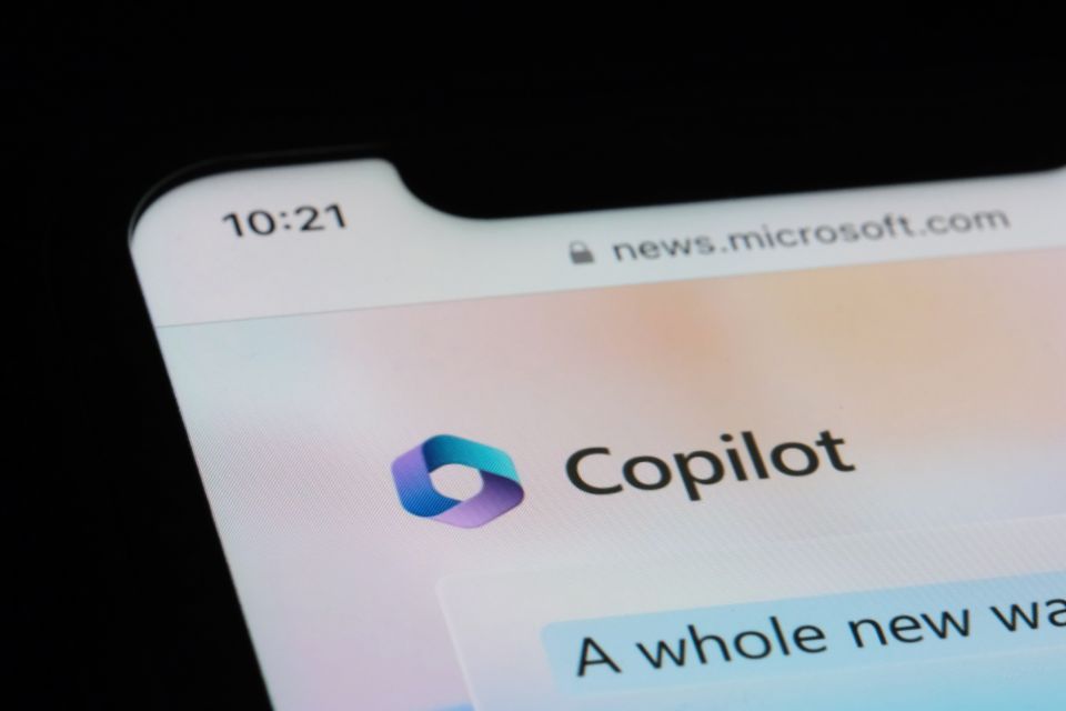 Qué es Copilot la herramienta de Microsoft con IA que puede aumentar tu productividad - La Opinión