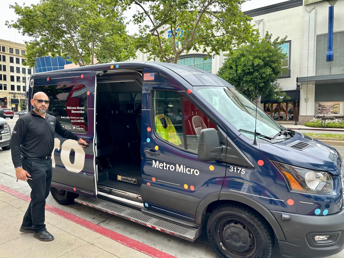 Metro Micro: un viaje compartido en Los Ángeles por un dólar - La Opinión
