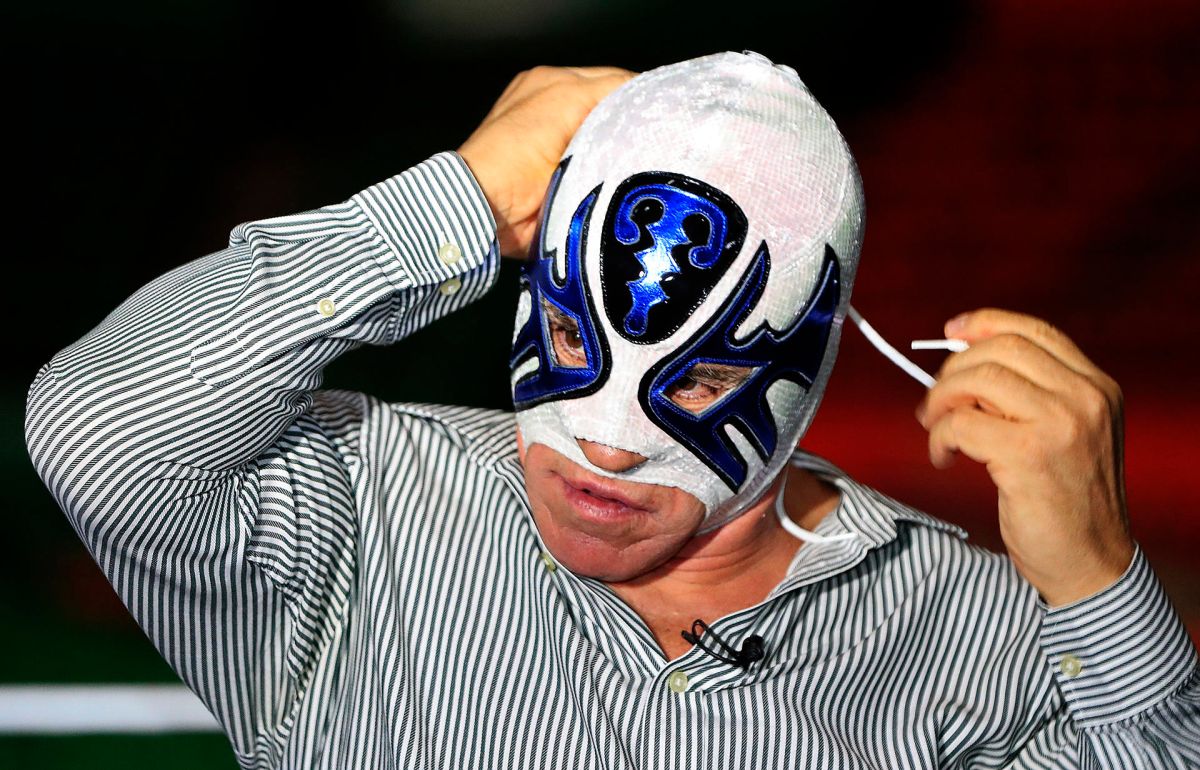 El luchador Atlantis asegura que su máscara vale $50,000 millones de ...