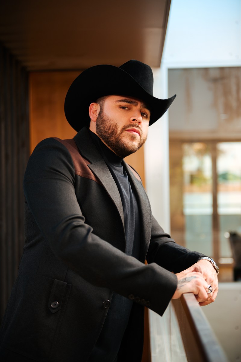 Gerardo Ortiz, en otra faceta de su carrera - La Opinión