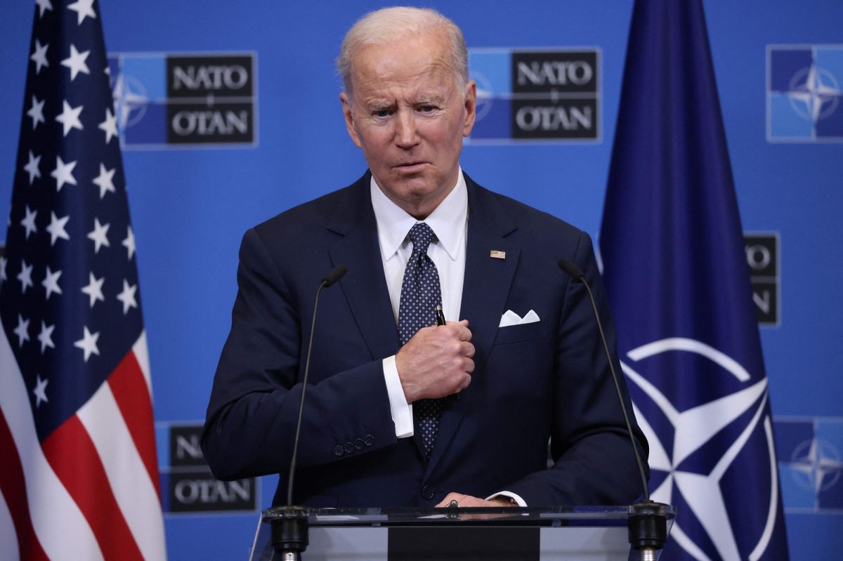 Biden empuja refuerzo en la OTAN en medio de críticas por enviar bombas ...