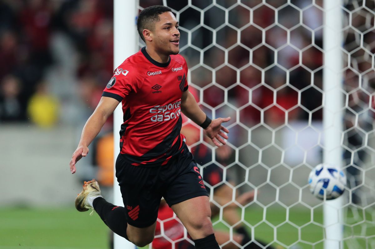 El brasileño Vitor Roque firma contrato con el FC Barcelona desde su ...