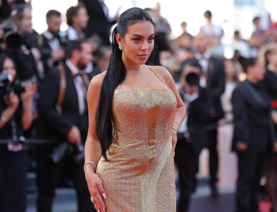 Georgina Rodríguez presume su retaguardia en bikini de hilo mientras ...