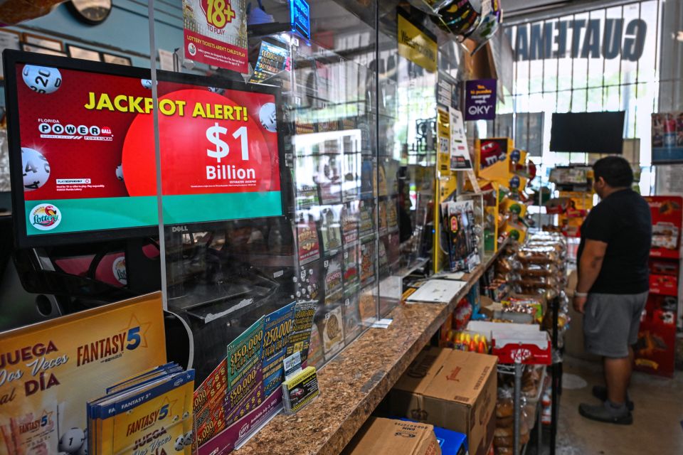 Hispano, dueño de Las Palmitas Mini Market que vende boleto Powerball ...