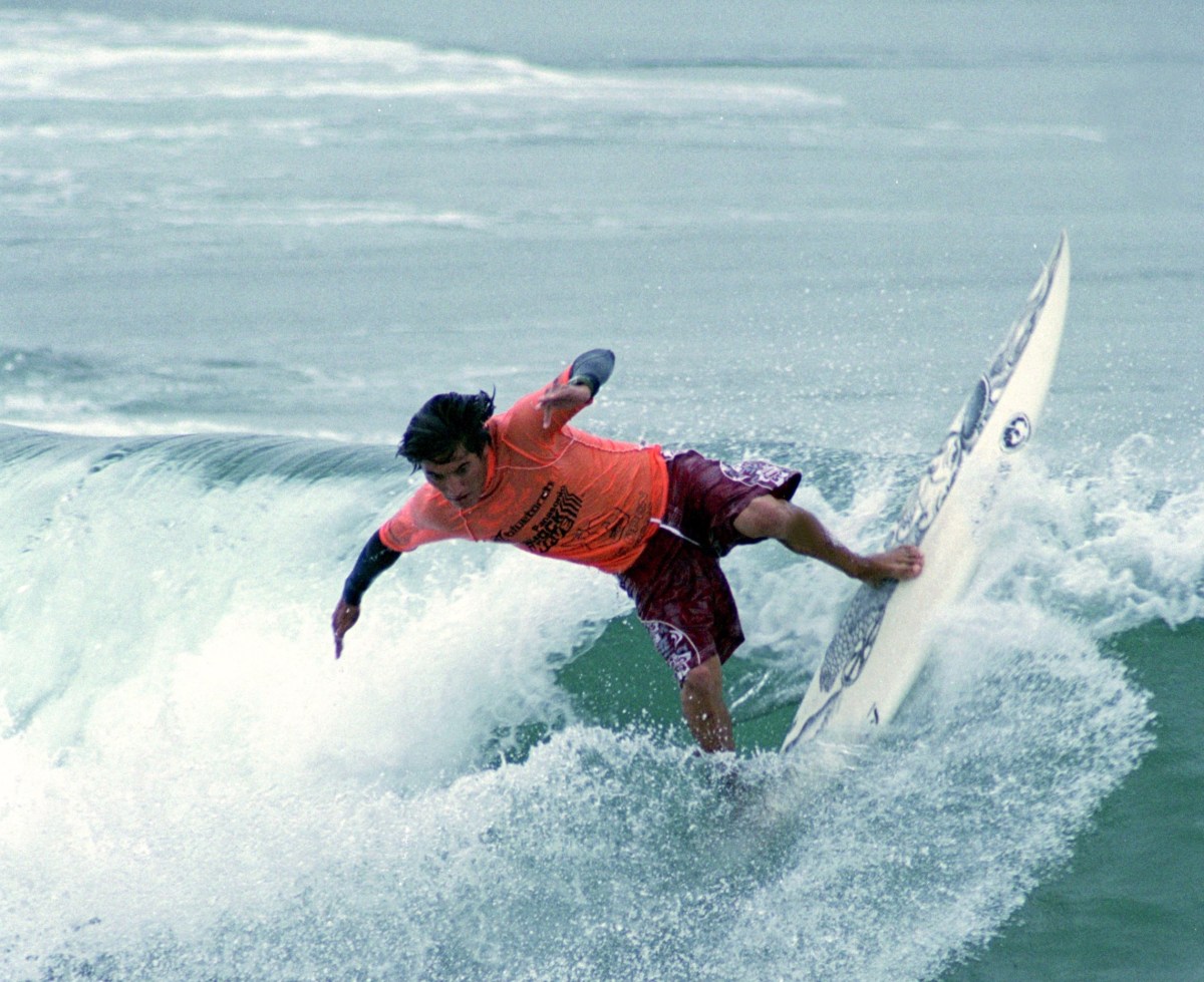 Muere desangrado el surfista hawaiano Mikala Jones tras un accidente en ...