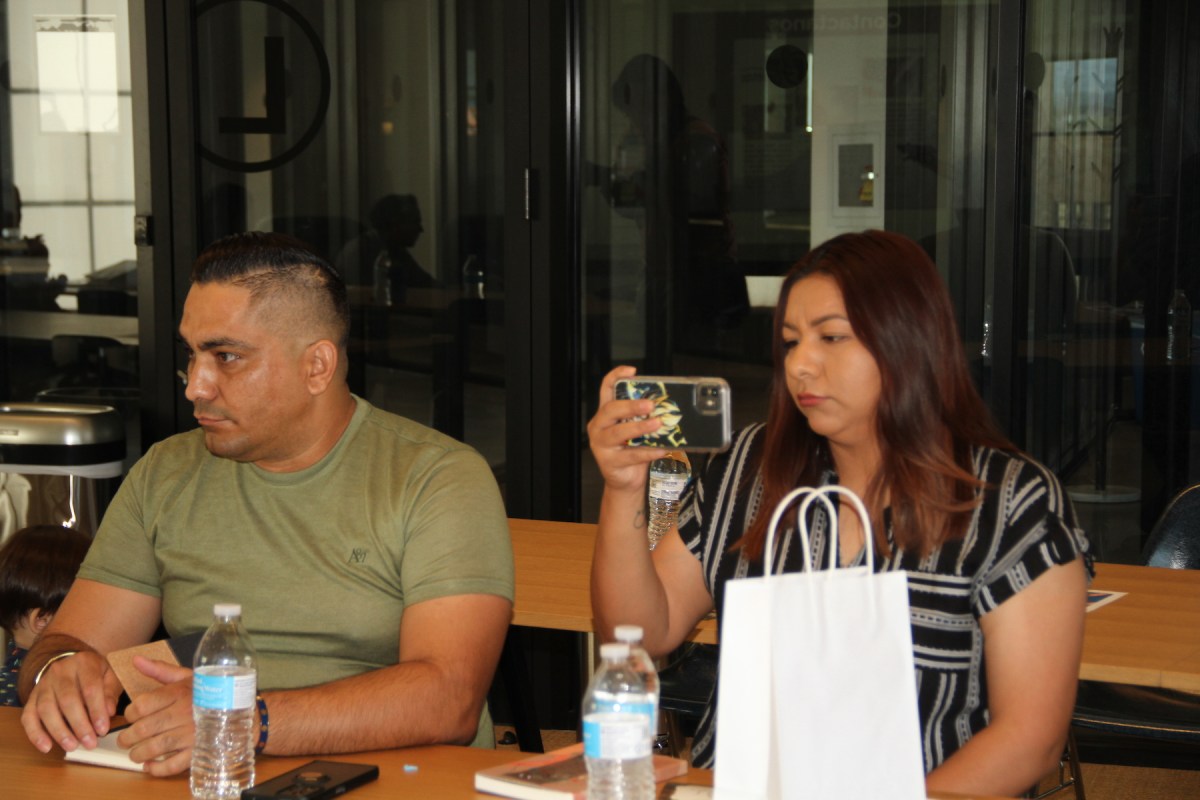 Emigrar o corromperse: la historia de un custodio de transporte de ...