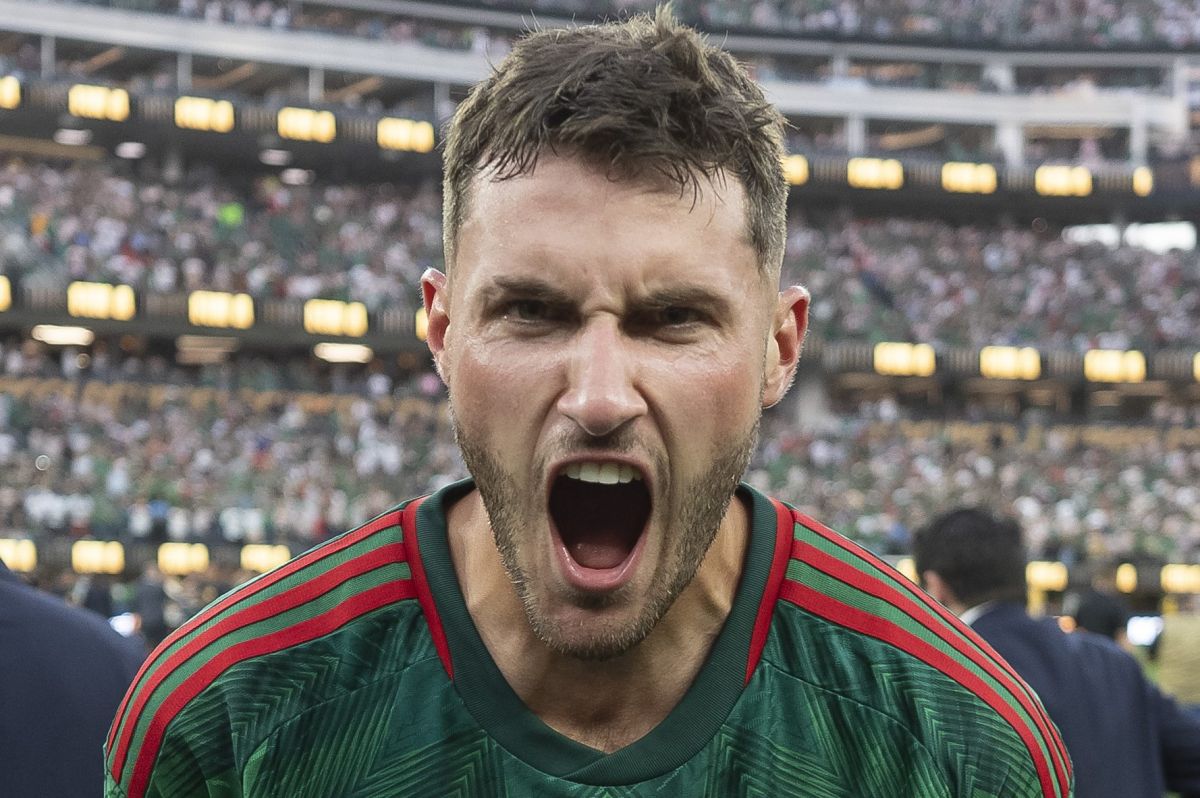 Santiago Giménez, de borrado por el Tata Martino a héroe de México para ...